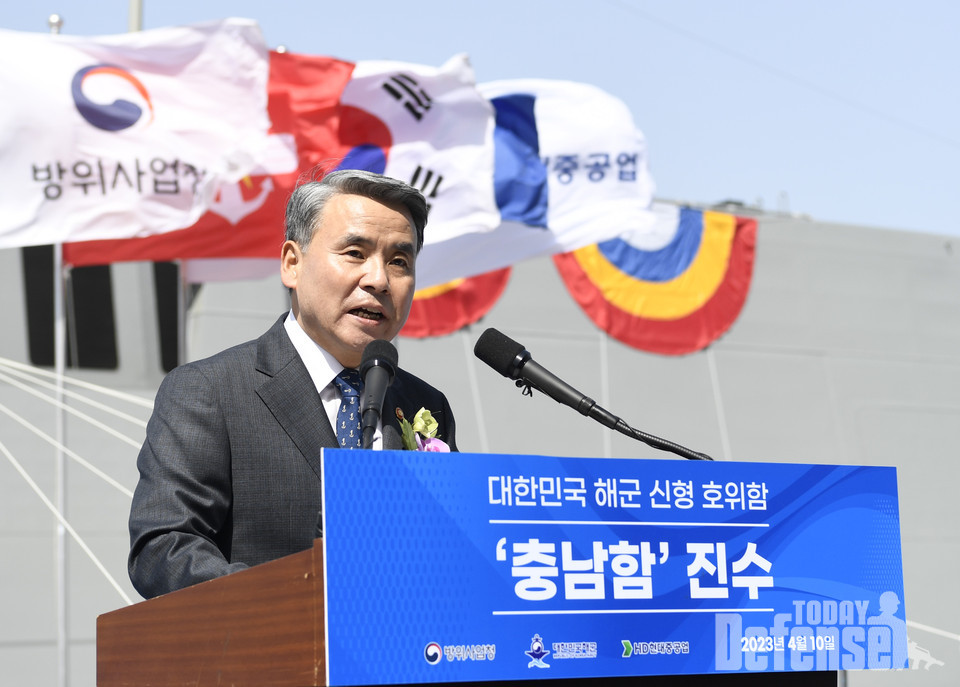 해군 최신예 3600톤급 호위함 충남함(FFG-828) 진수